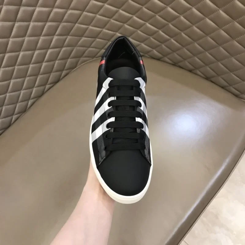 Top mirror Burberry Low Shoes