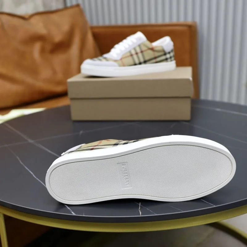 Bargain Burberry Low Shoes