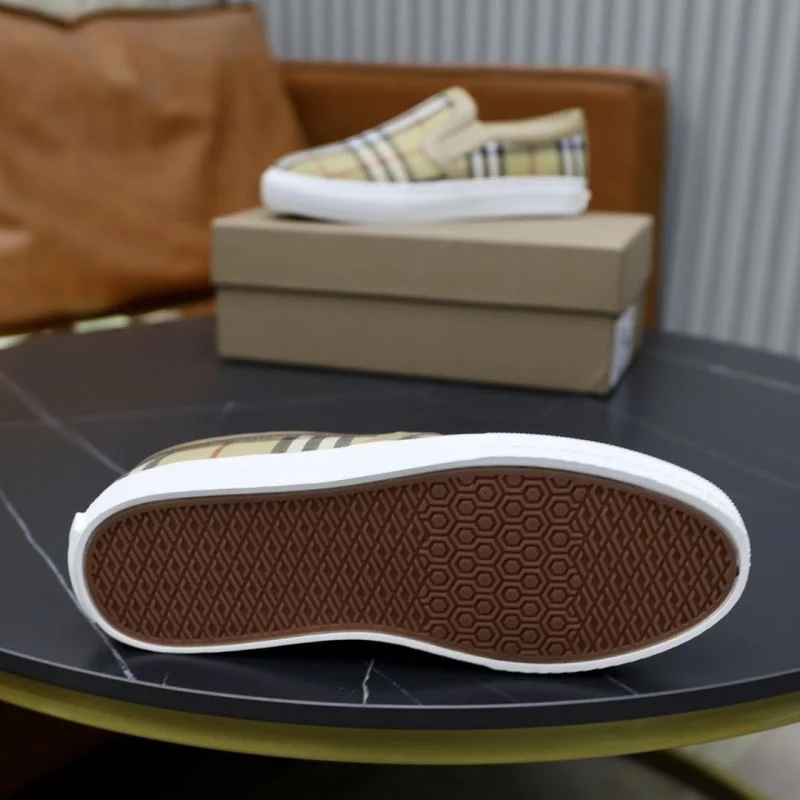 Bargain Burberry Low Shoes