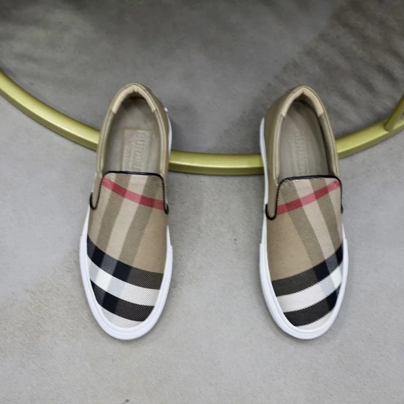 Inexpensive Burberry Low Shoes