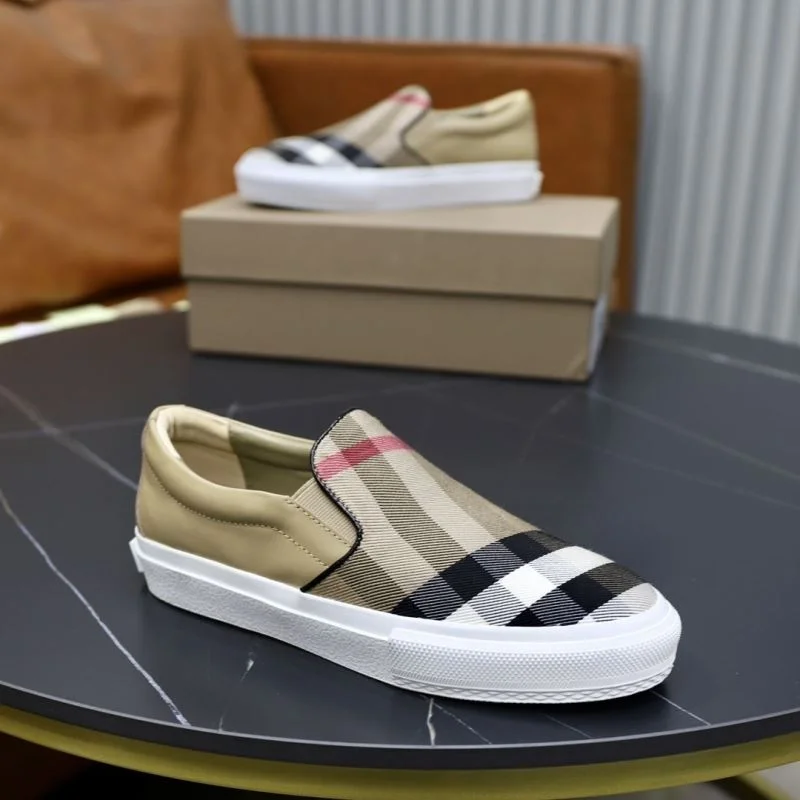 Inexpensive Burberry Low Shoes