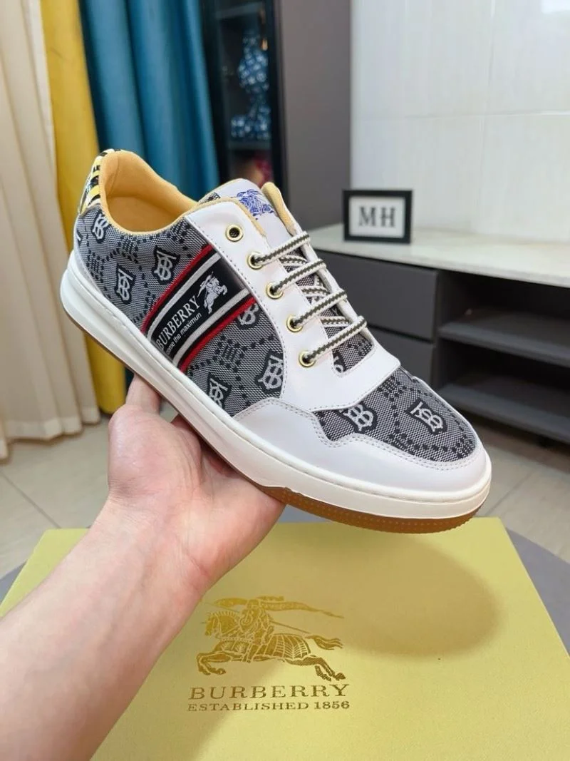 Top mirror Burberry Low Shoes