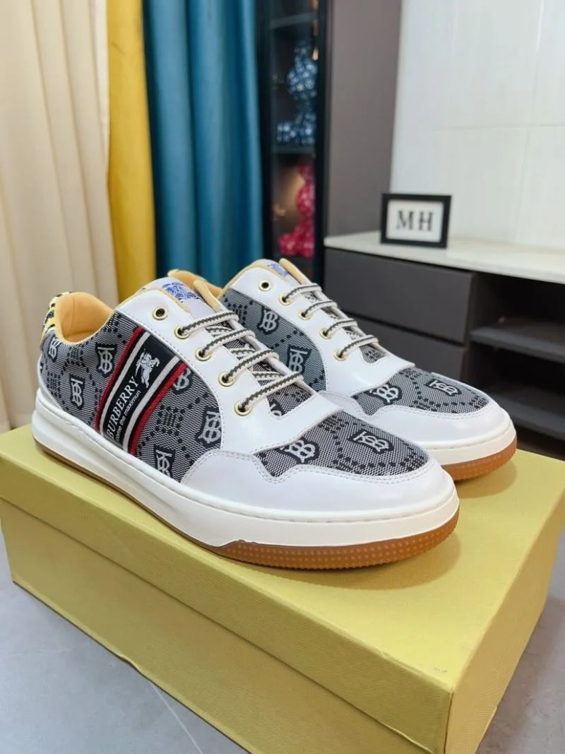 Top mirror Burberry Low Shoes