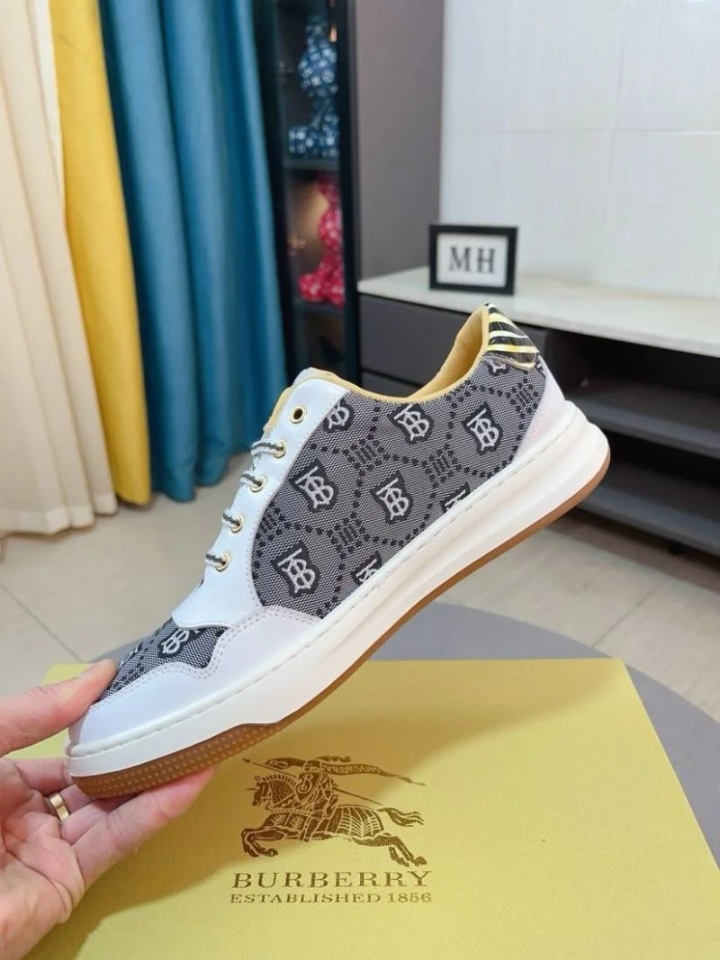 Top mirror Burberry Low Shoes