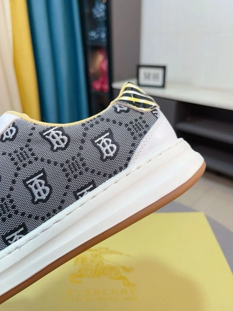 Top mirror Burberry Low Shoes