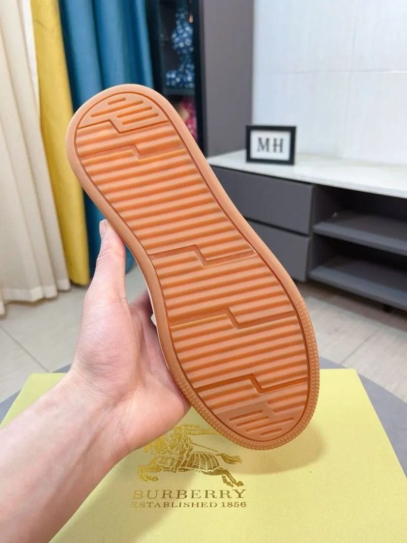Top mirror Burberry Low Shoes