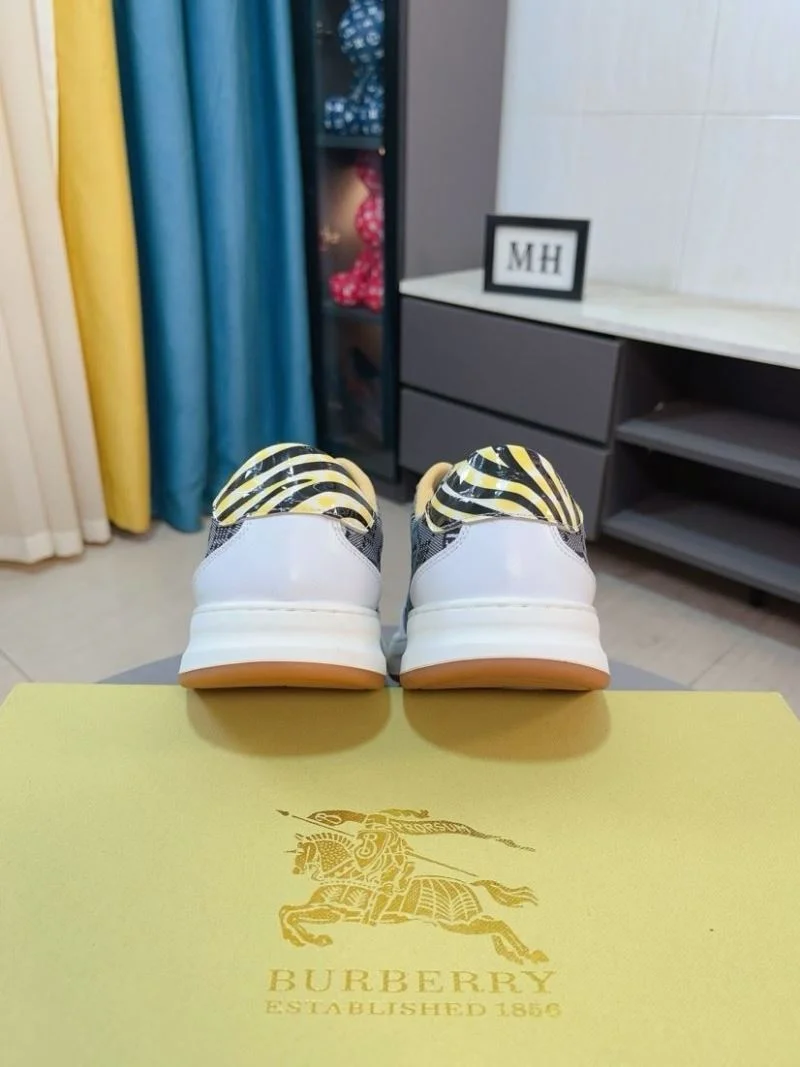 Top mirror Burberry Low Shoes
