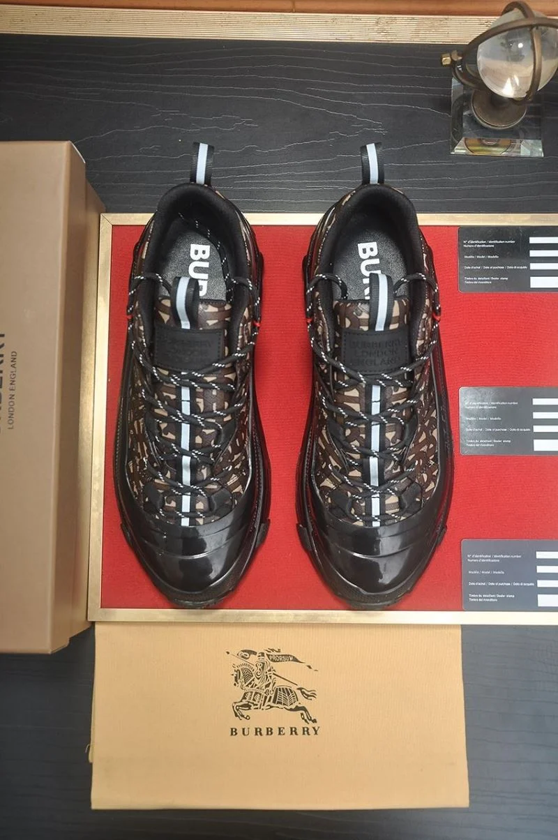 Bargain Burberry Low Shoes