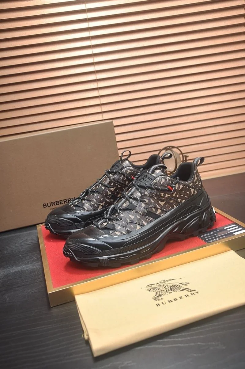Bargain Burberry Low Shoes