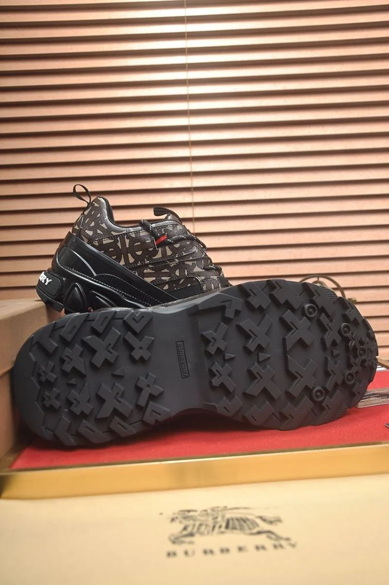 Bargain Burberry Low Shoes