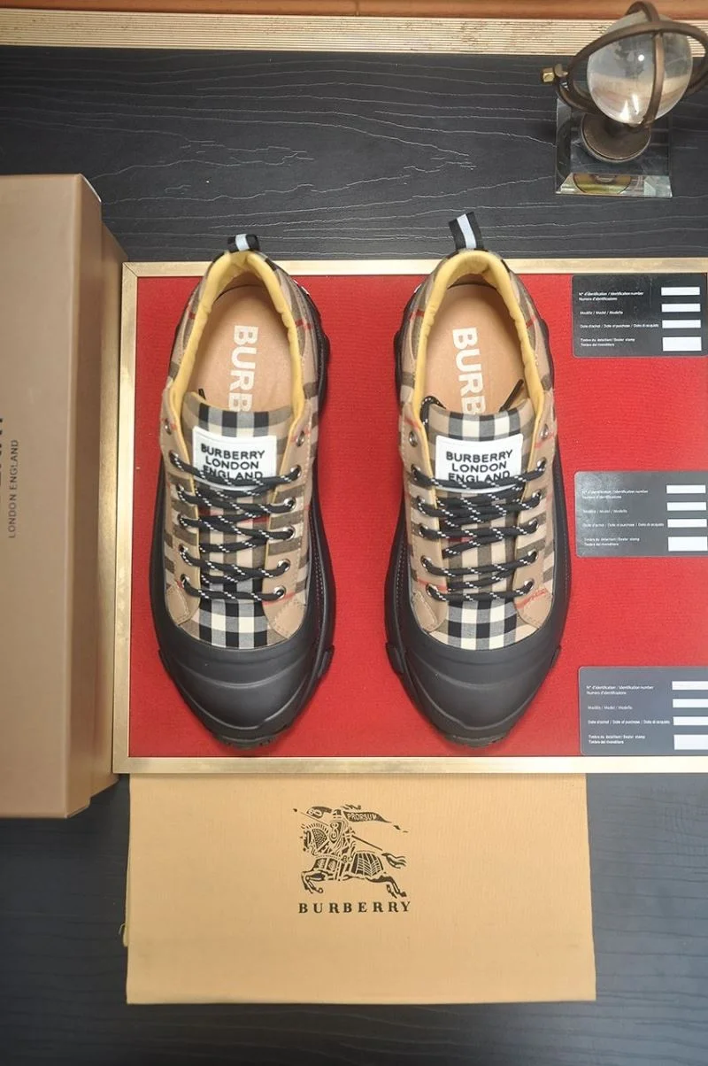 Legit Burberry Low Shoes