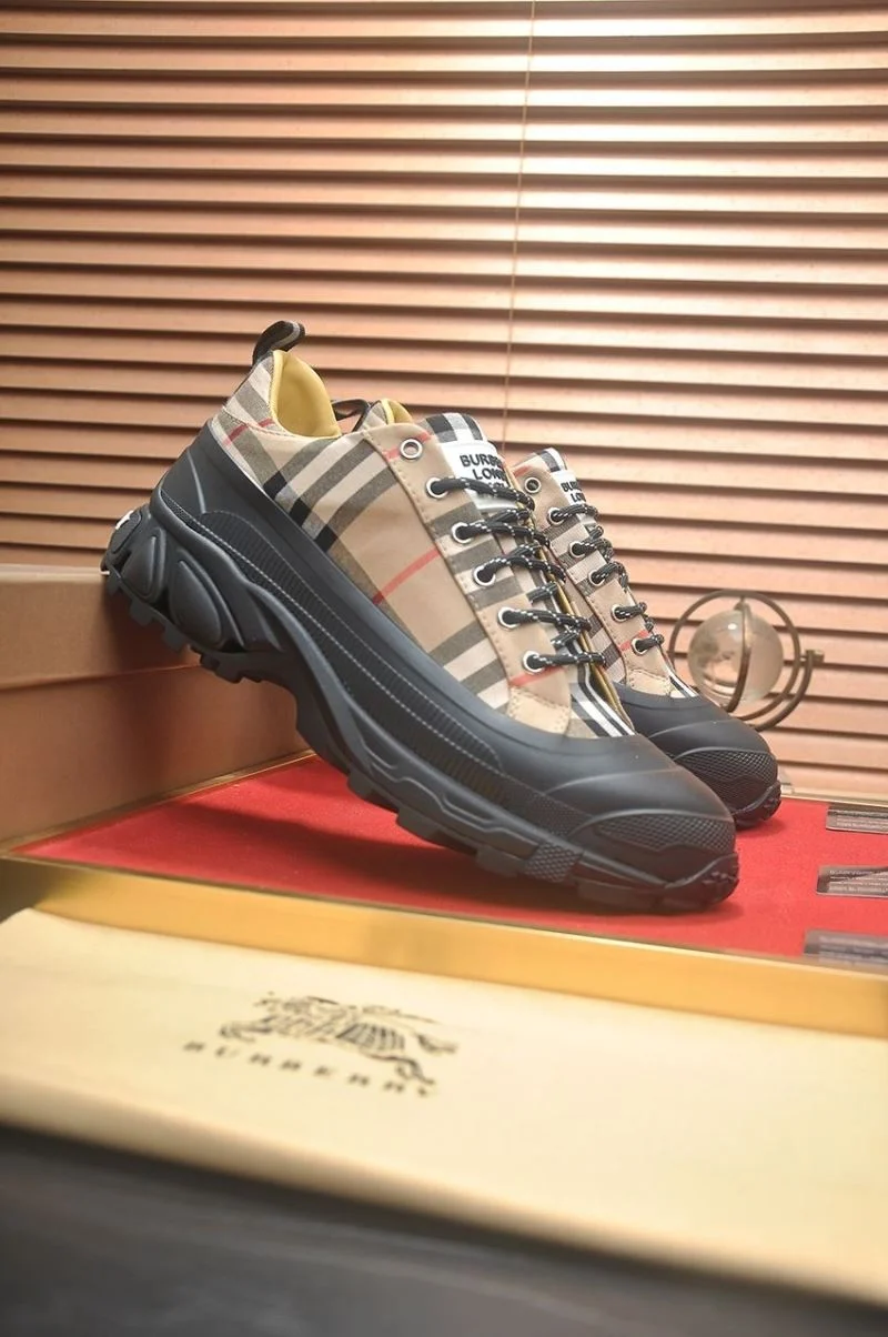 Legit Burberry Low Shoes