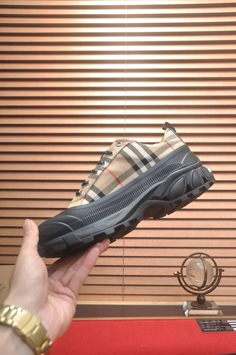 Legit Burberry Low Shoes