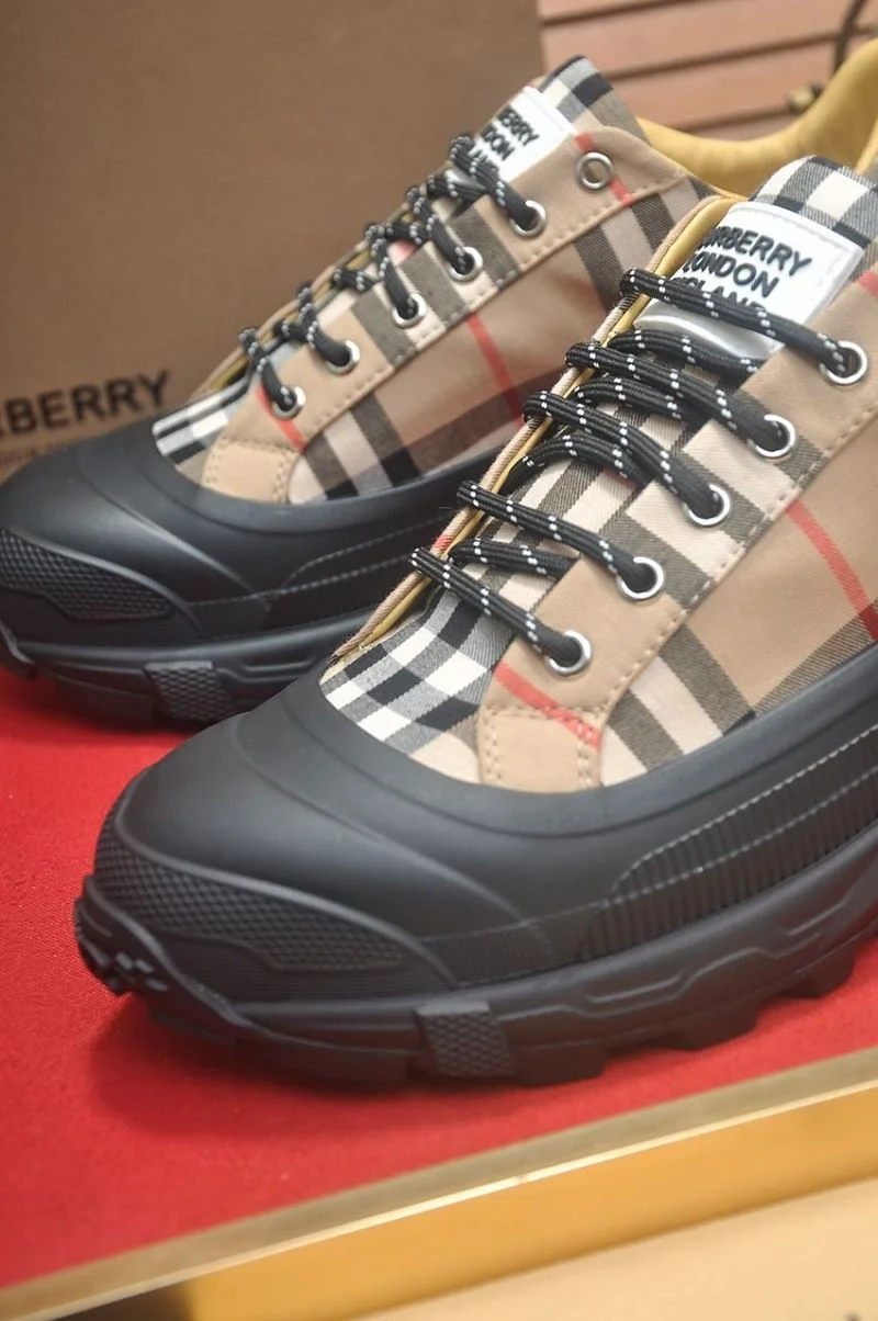 Legit Burberry Low Shoes