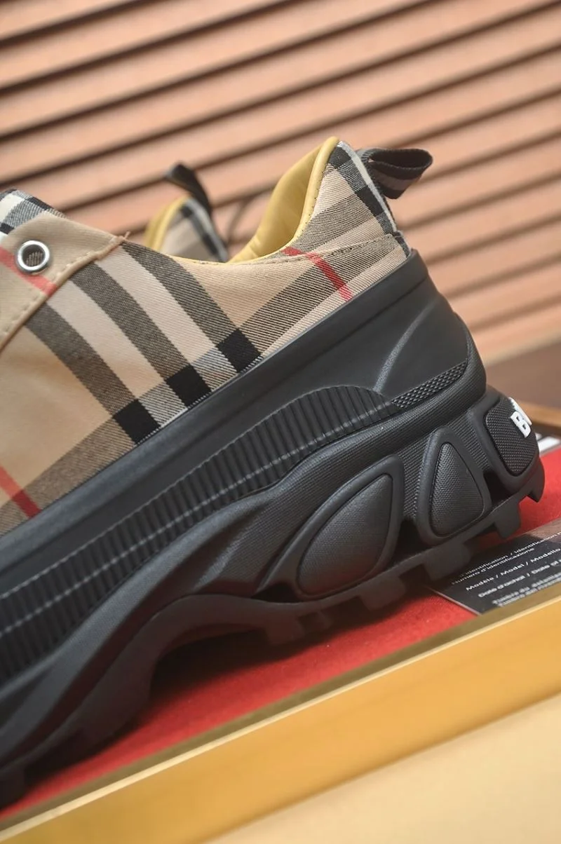 Legit Burberry Low Shoes