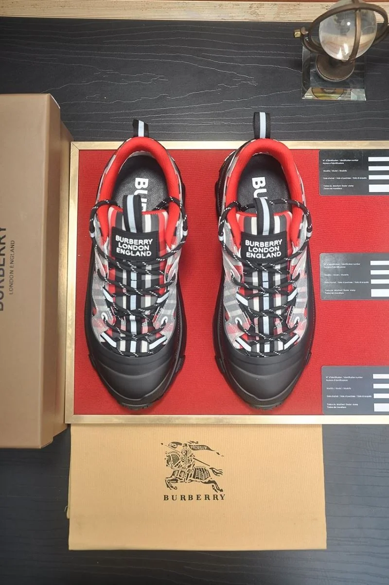 Bargain Burberry Low Shoes