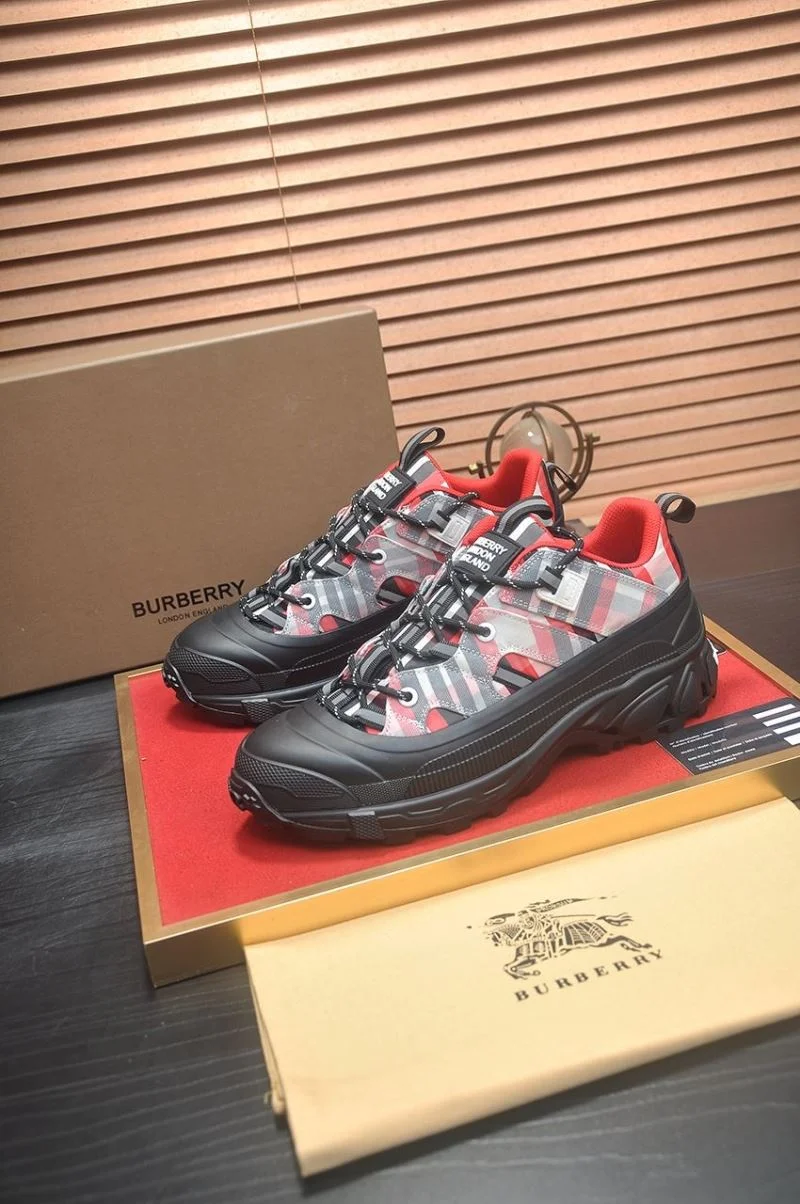 Bargain Burberry Low Shoes