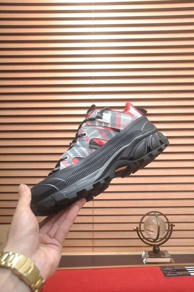 Bargain Burberry Low Shoes