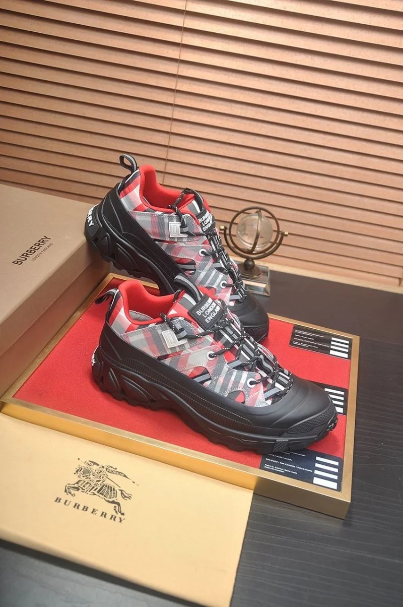 Bargain Burberry Low Shoes