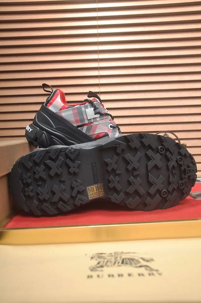 Bargain Burberry Low Shoes