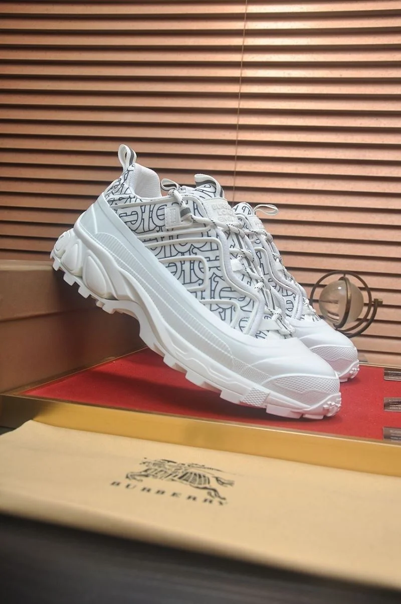 Top mirror Burberry Low Shoes
