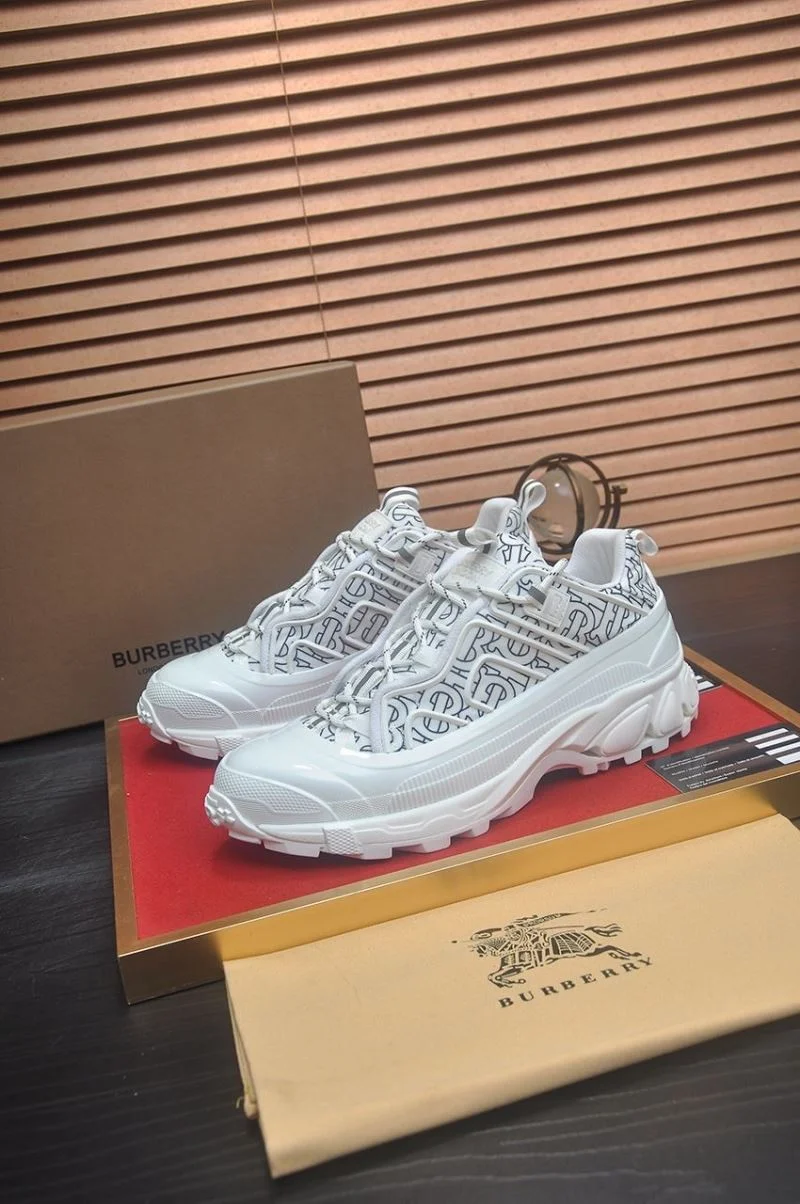 Top mirror Burberry Low Shoes