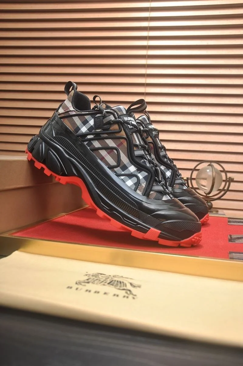 Value-priced Burberry Low Shoes