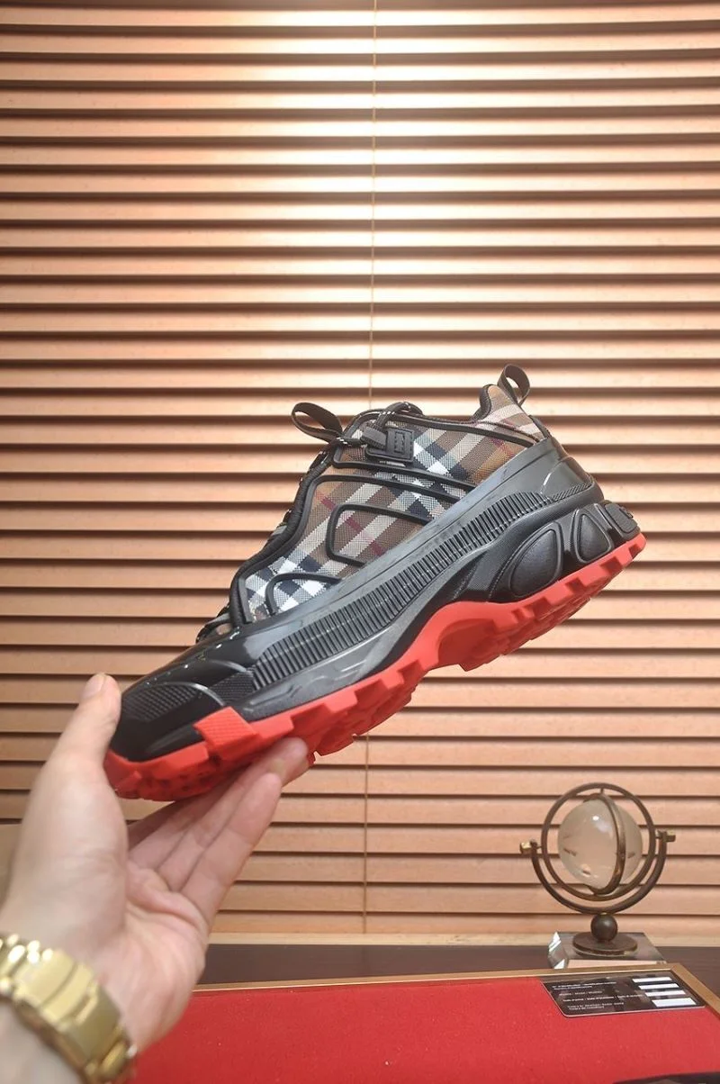Value-priced Burberry Low Shoes