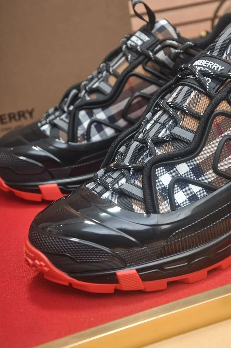 Value-priced Burberry Low Shoes