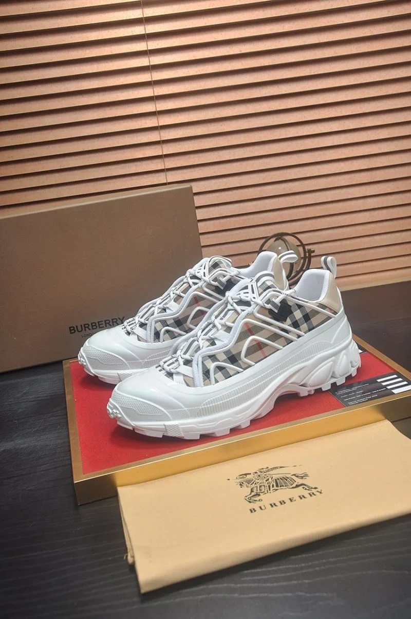 Reasonably priced Burberry Low Shoes