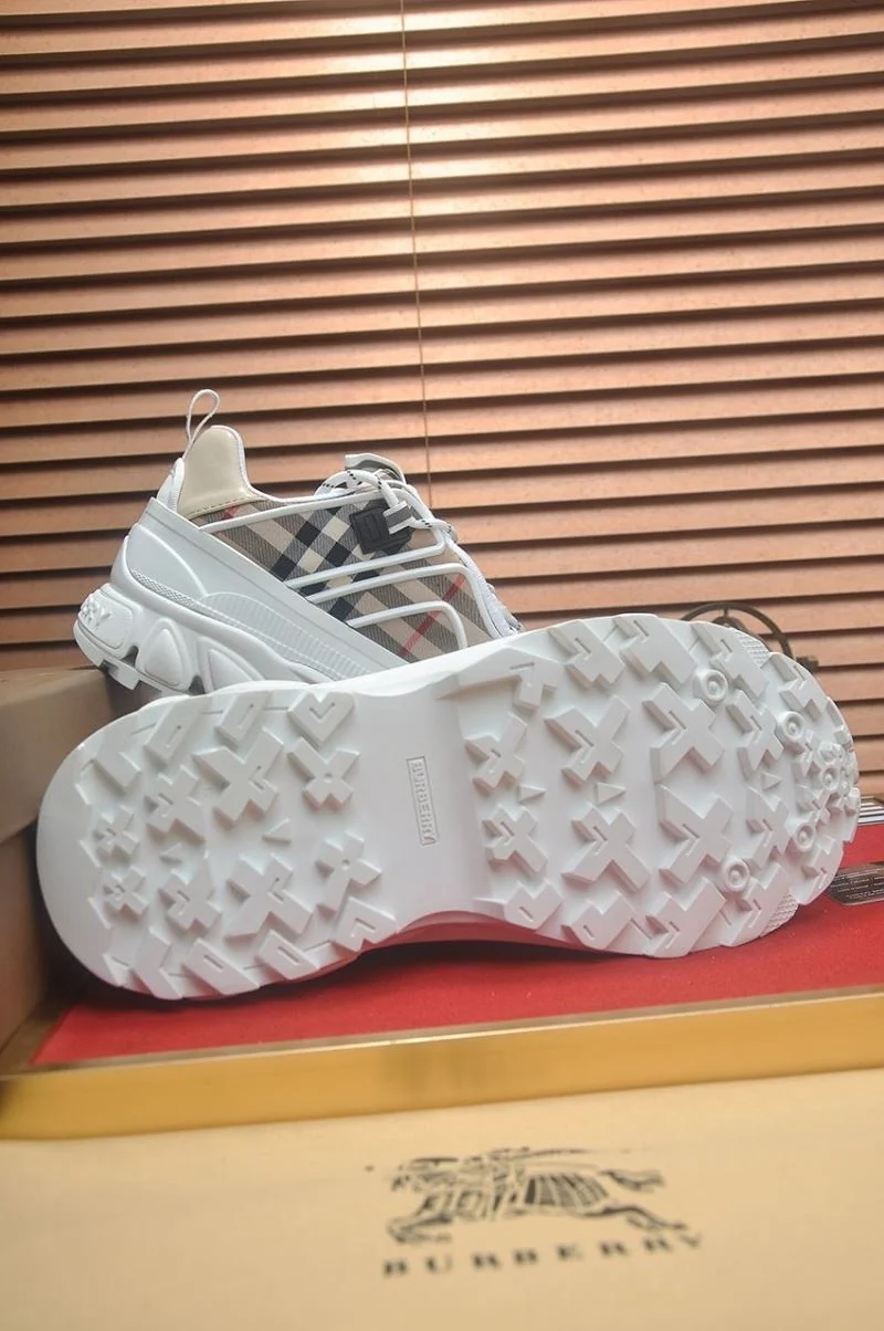Reasonably priced Burberry Low Shoes