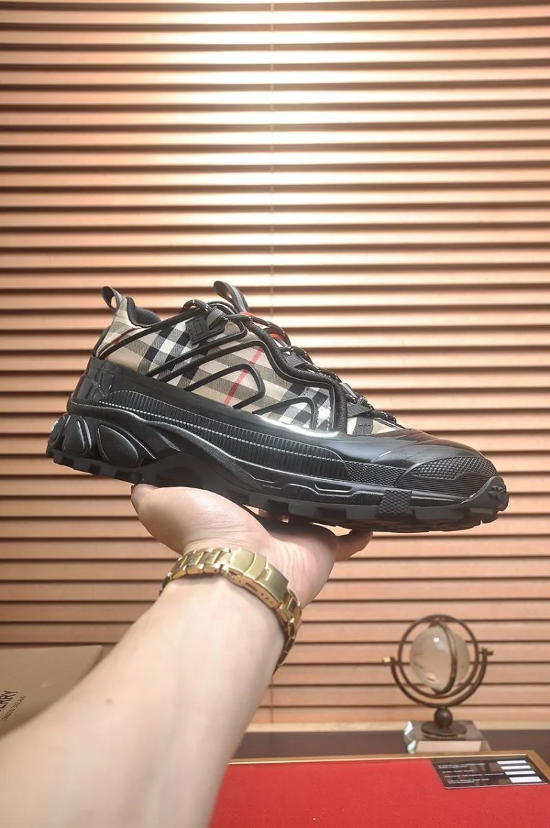 Burberry Low Shoes