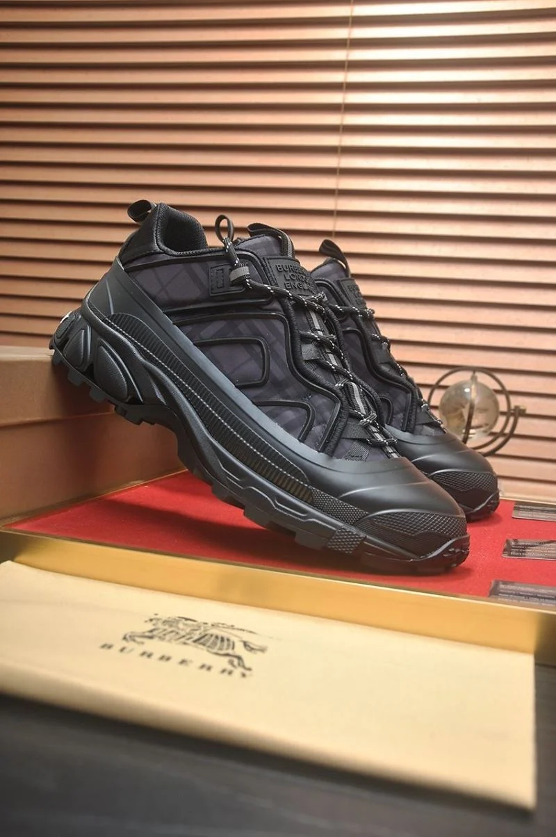 Low-cost Burberry Low Shoes