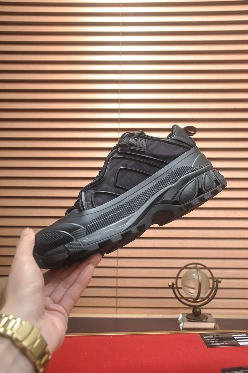 Low-cost Burberry Low Shoes