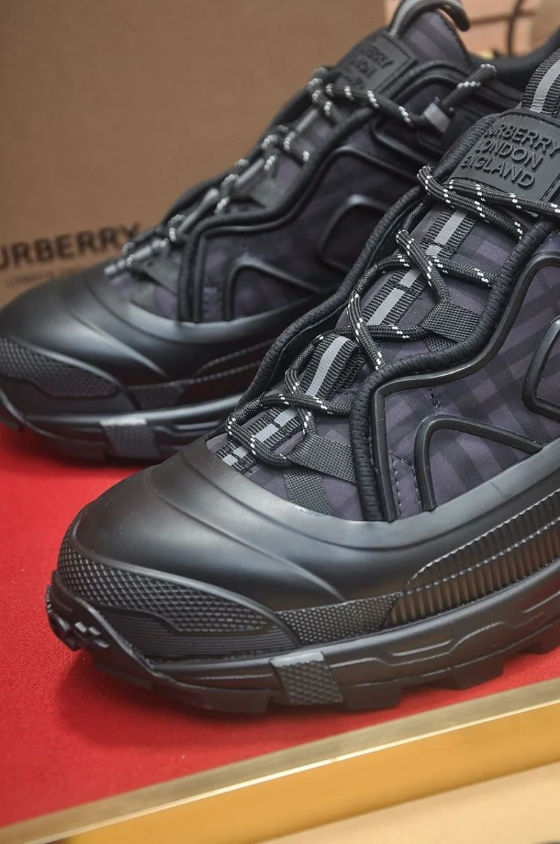 Low-cost Burberry Low Shoes