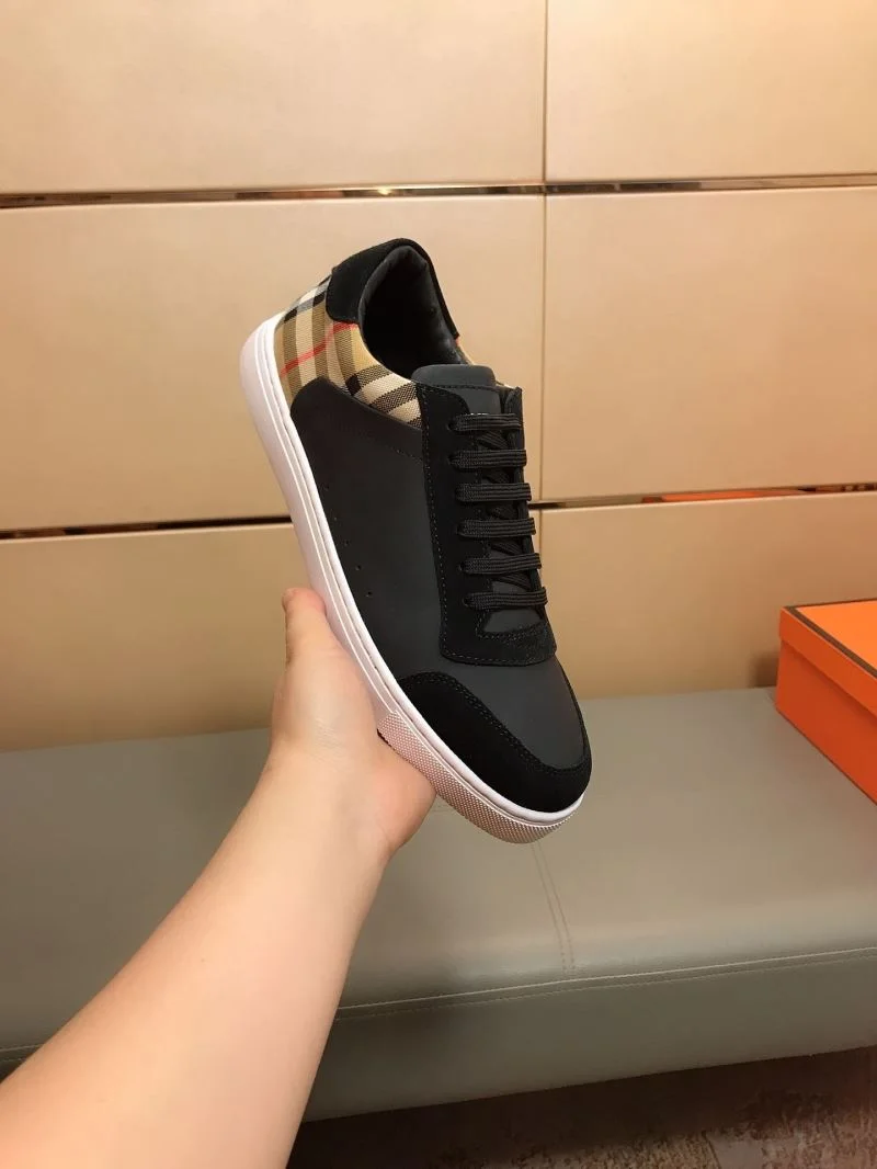 Bargain Burberry Low Shoes