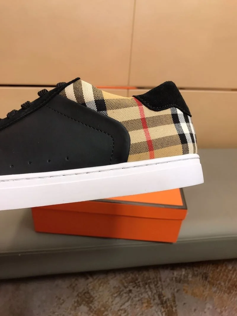 Bargain Burberry Low Shoes