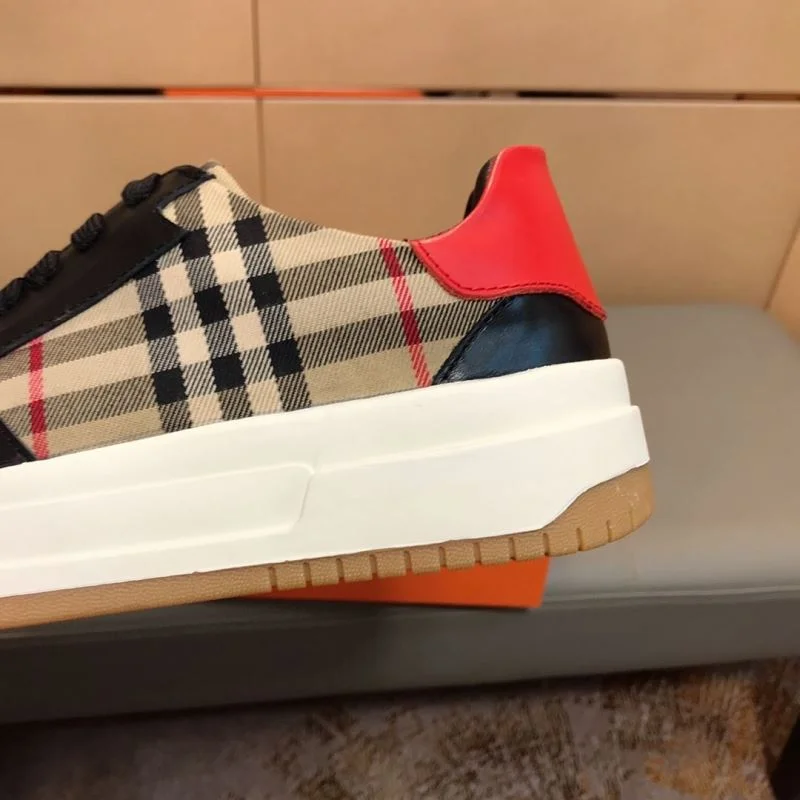 Bargain Burberry Low Shoes