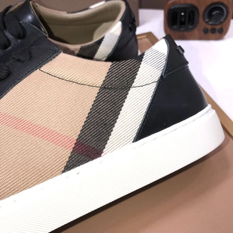 Low-cost Burberry Low Shoes