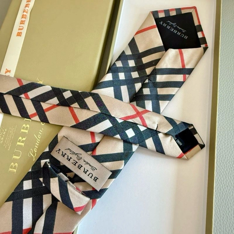 Top mirror Burberry Neckties