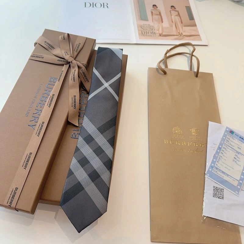 Top mirror Burberry Neckties