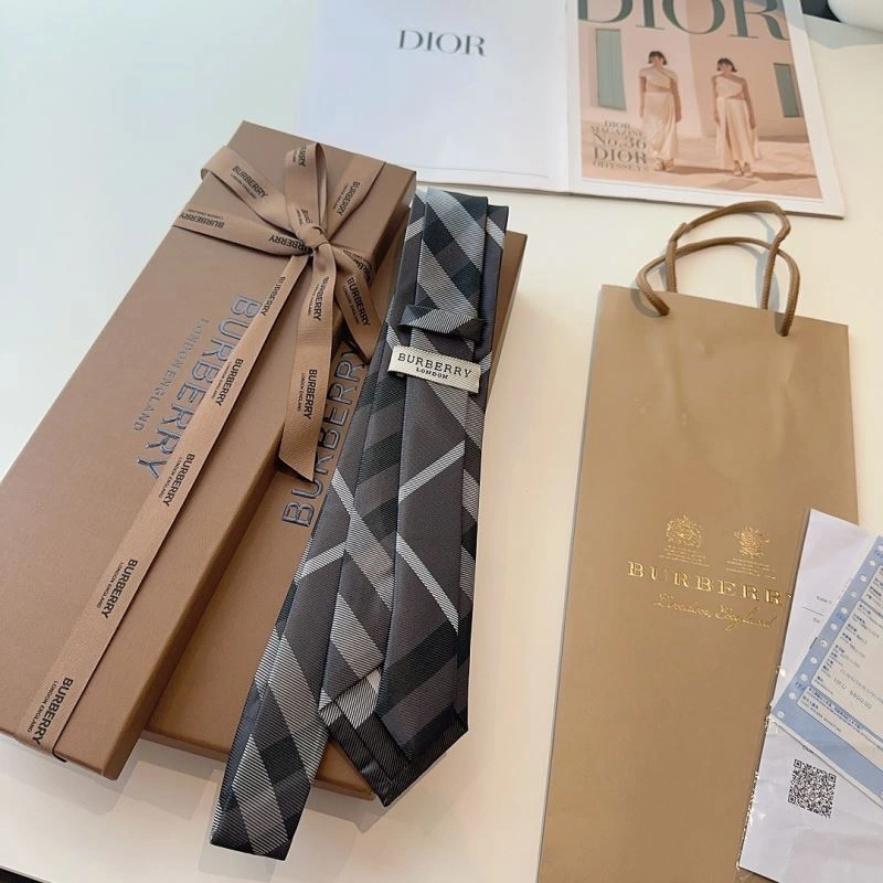 Top mirror Burberry Neckties
