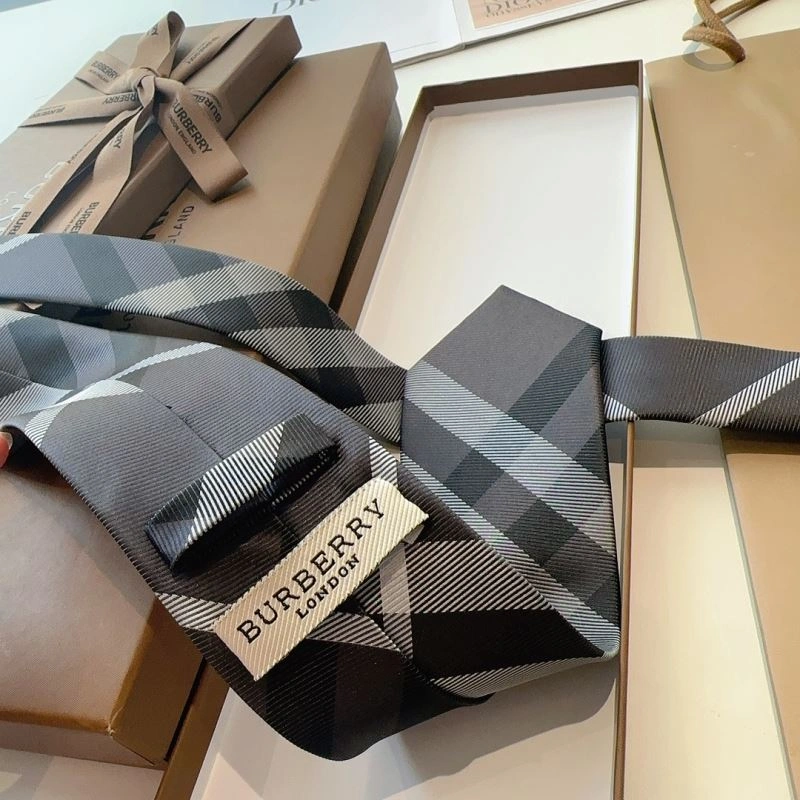Top mirror Burberry Neckties