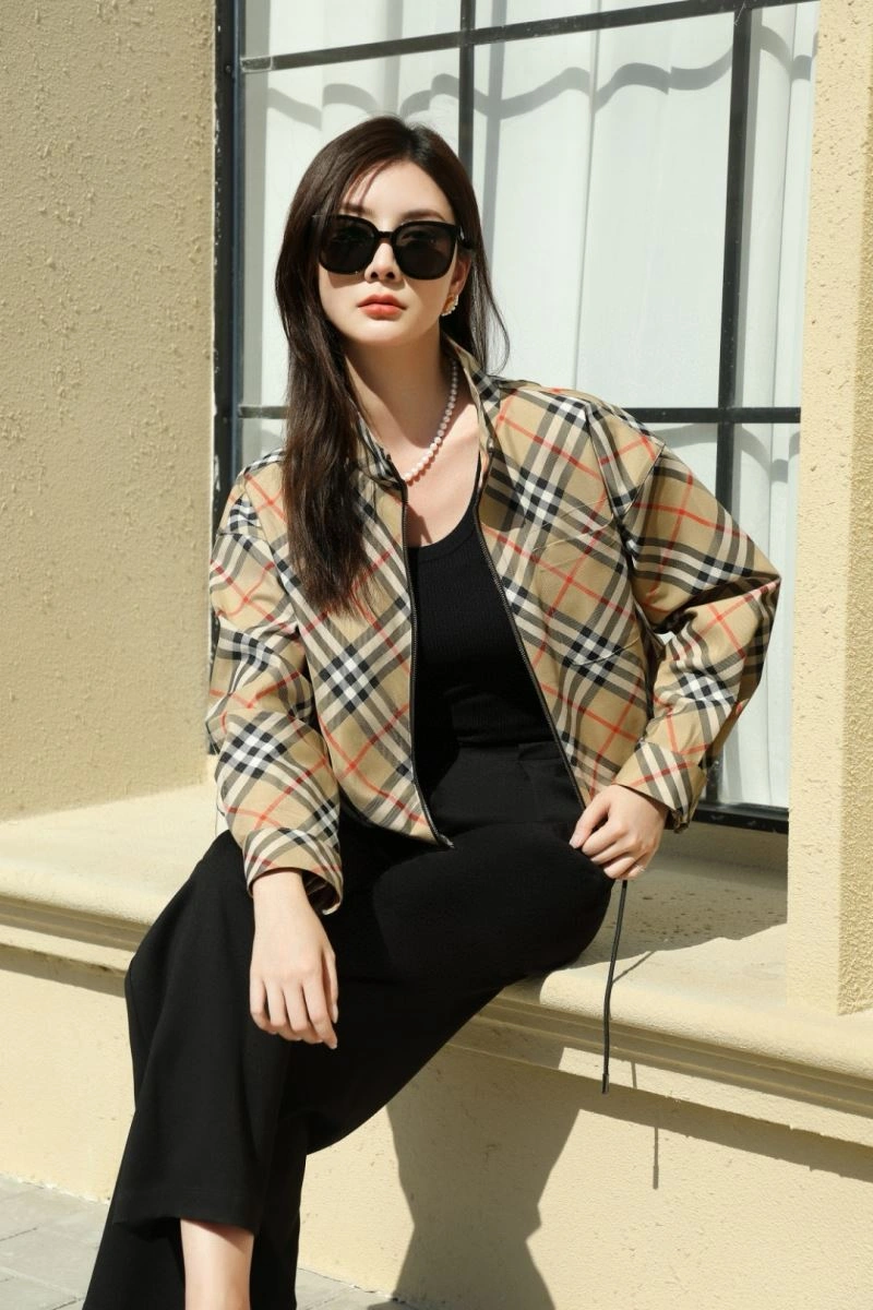 Low-cost Burberry Outwear
