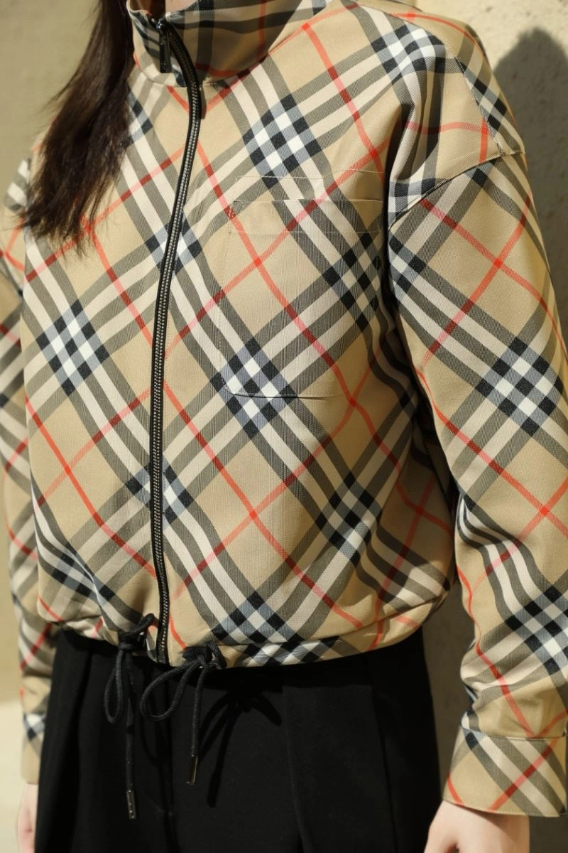 Low-cost Burberry Outwear