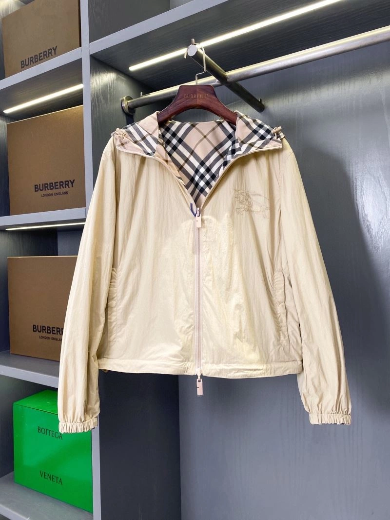 Accurate model Burberry Outwear