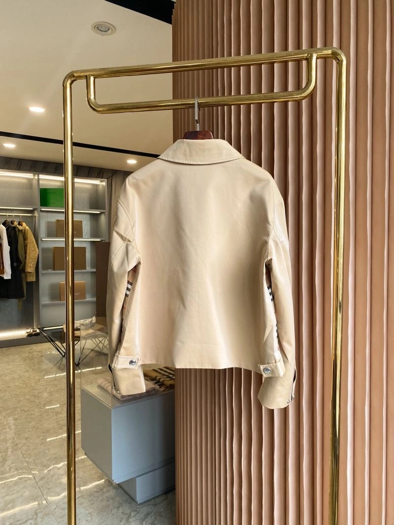 Bargain Burberry Outwear