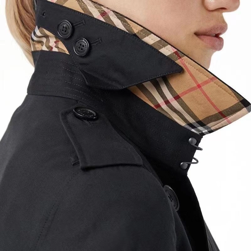 Low-cost Burberry Outwear