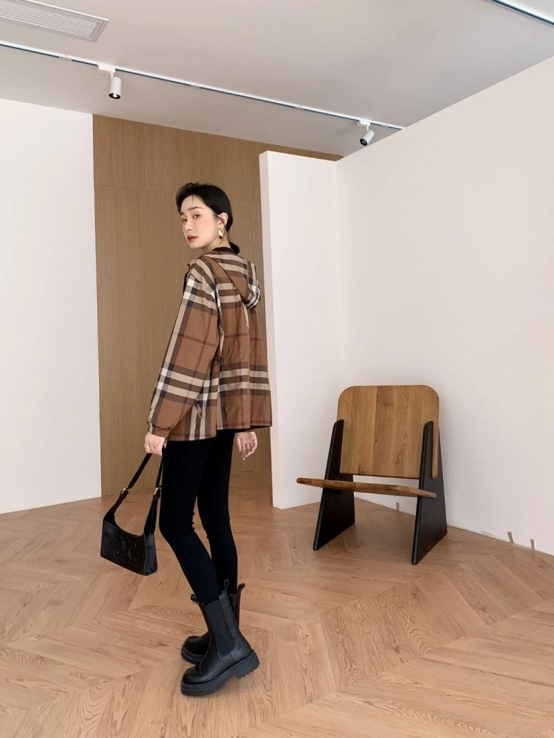 Low-cost Burberry Outwear