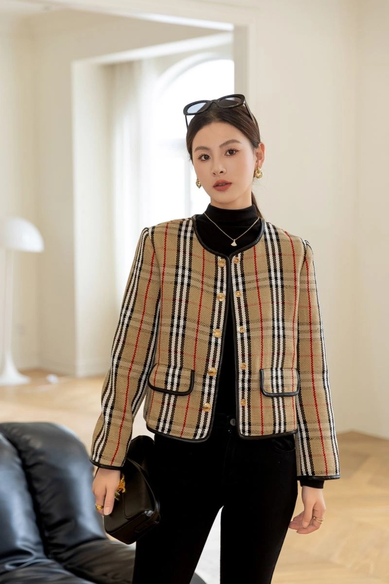 Accurate model Burberry Outwear